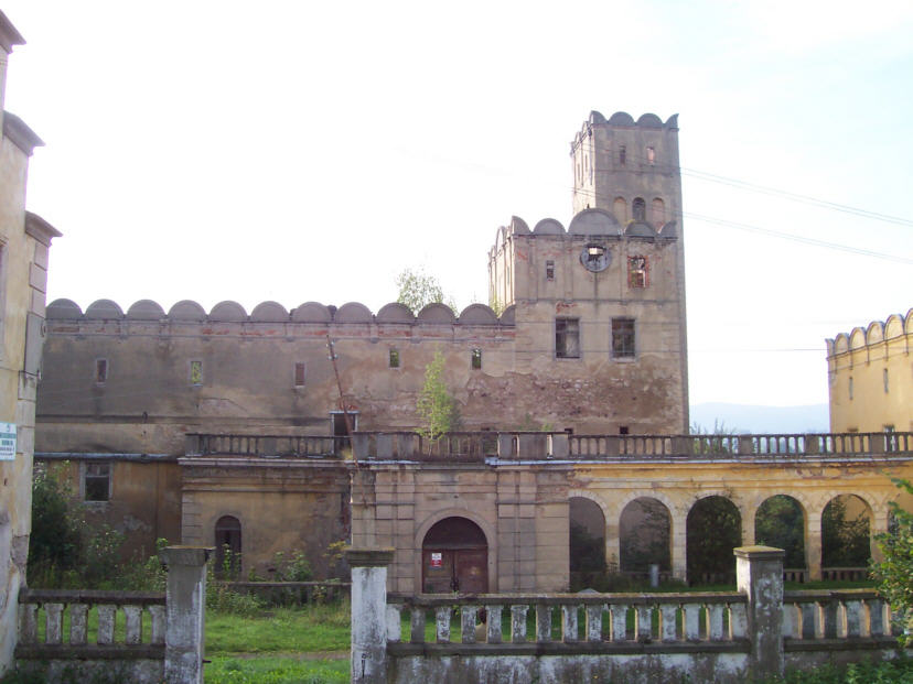 Ratno Dolne – ruiny renesansowego zamku rycerskiego « Zamki Rotmanka