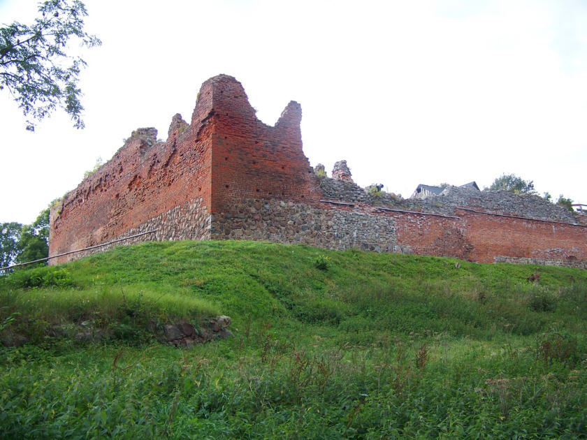 Stare Drawsko – ruiny gotyckiego zamku „Drahim” « Zamki Rotmanka