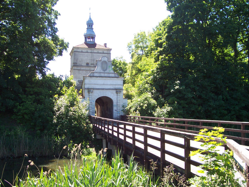 Zbąszyń – pozostałości bastionowego zamku szlacheckiego « Zamki Rotmanka