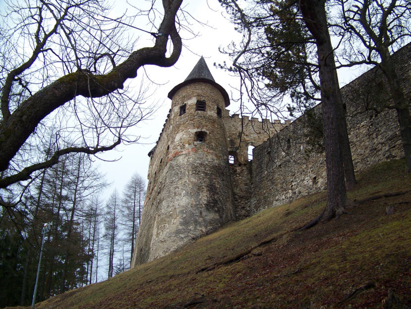 Słowacja – Stara Lubowna – zamek – Hrad Ľubovňa « Zamki Rotmanka