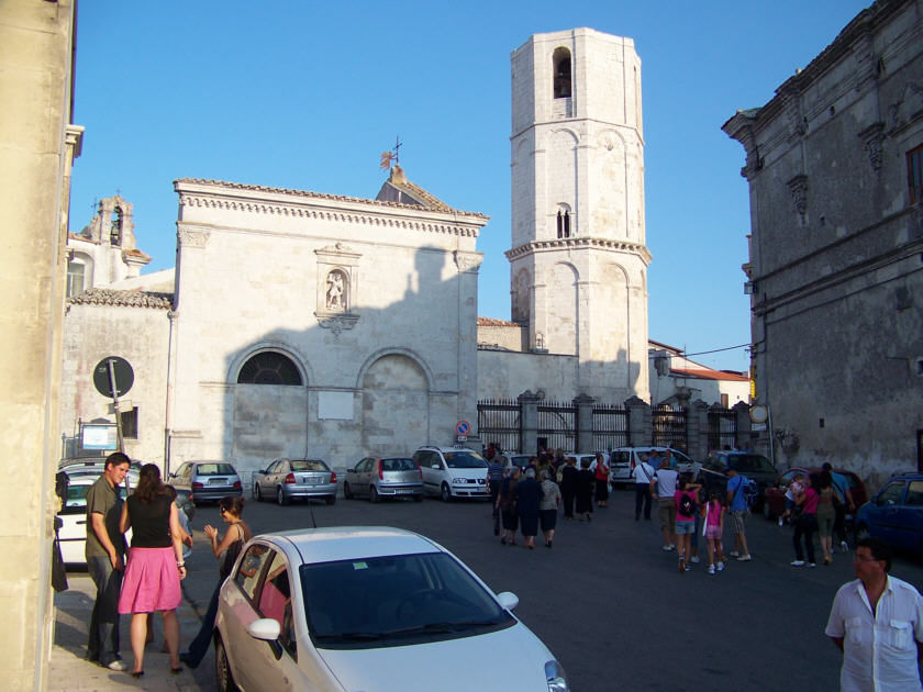Włochy – Monte Sant’ Angelo – Sanktuarium św.Michała Archanioła « Zamki ...