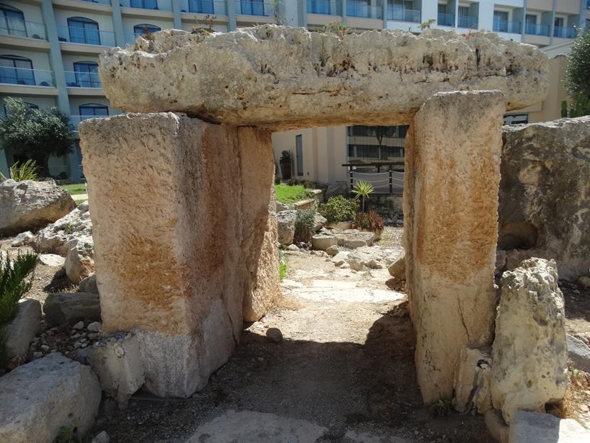 Malta – Bugibba – Relikty świątyni megalitycznej « Zamki Rotmanka