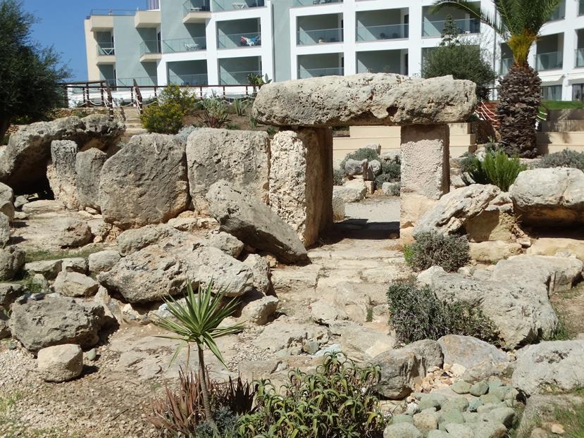 Malta – Bugibba – Relikty świątyni megalitycznej « Zamki Rotmanka