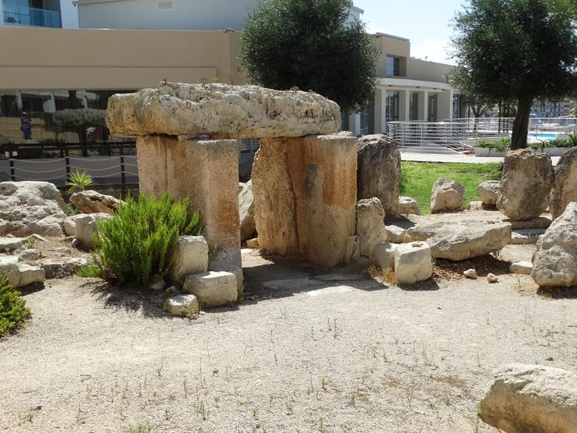 Malta – Bugibba – Relikty świątyni megalitycznej « Zamki Rotmanka