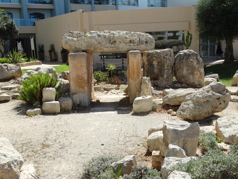 Malta – Bugibba – Relikty świątyni megalitycznej « Zamki Rotmanka