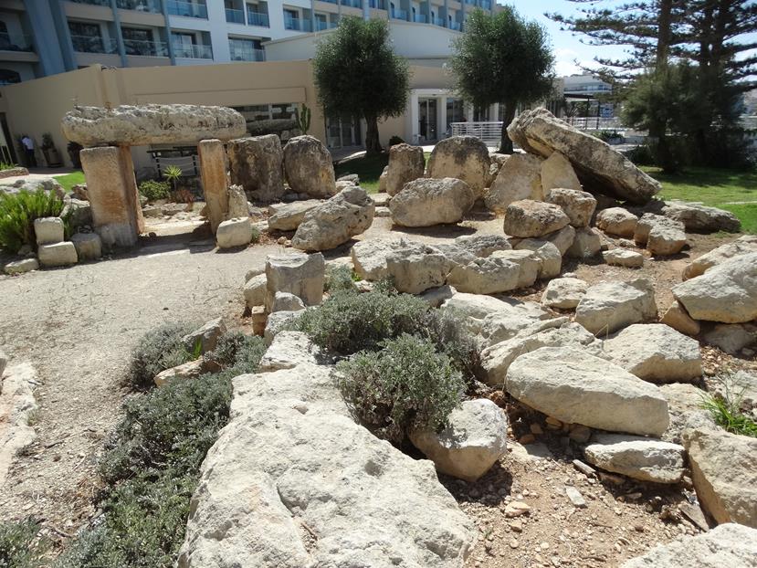 Malta – Bugibba – Relikty świątyni megalitycznej « Zamki Rotmanka