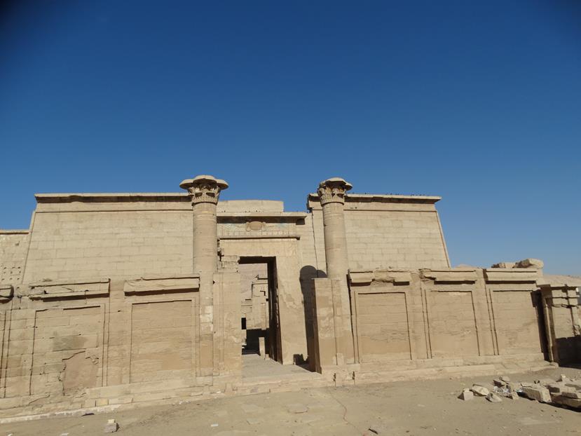 Egipt – Medinet Habu – ruiny zespołu świątyni i pałacu Ramzesa III ...